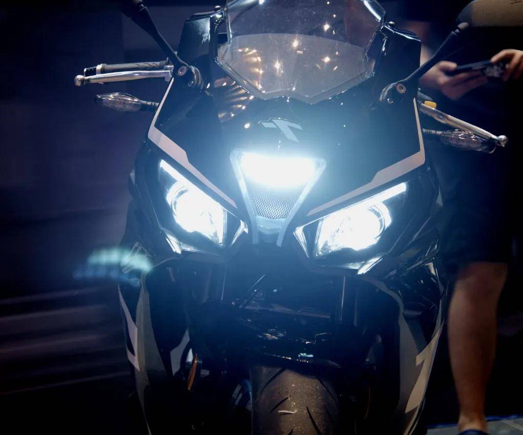 15980起滑动离合，电子快排，台荣发布双缸250仿赛GP1，开拓者400_搜狐汽车_搜狐网