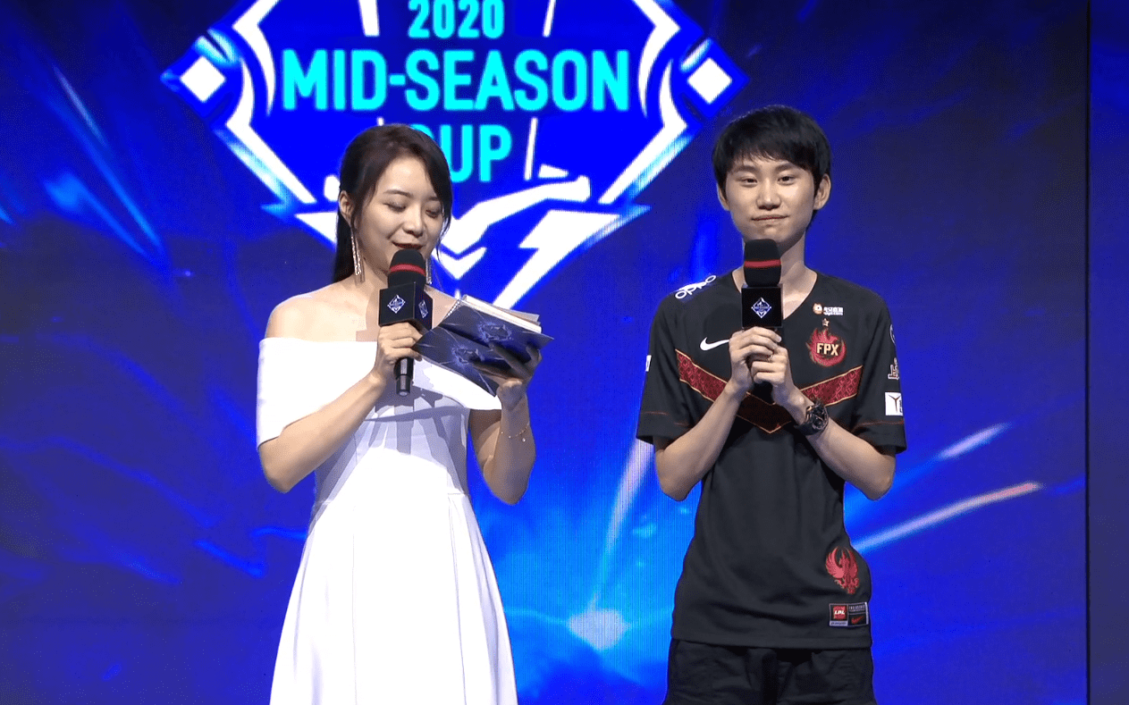 LOL：doinb赛后采访讲述最后一波团战细节，被推还想着反一波！-搜狐大视野-搜狐新闻