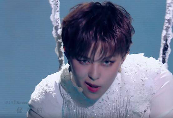 火箭少女光脚跳舞秀美腿，全员僵尸新娘妆，sunne威亚升空太亮眼_Sunne