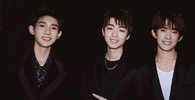 开扒当年行星饭VS四叶草世纪大战，官方直接放EXO和TFBOYS合照_时代