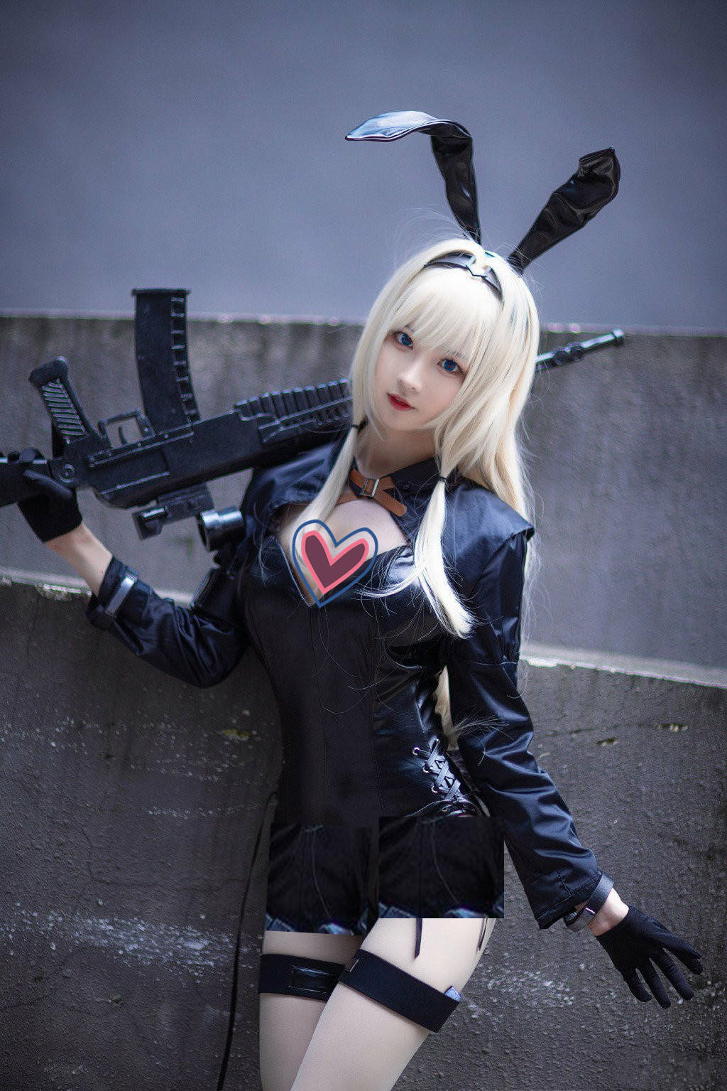 少女前线AN94 COS，兔耳皮衣小腿环，姐姐的腿比枪亮眼多了-搜狐大视野-搜狐新闻