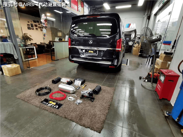 李洋解说邀您一起感受奔驰v260引领AIRBFT气动减震的优点_搜狐汽车_搜狐网