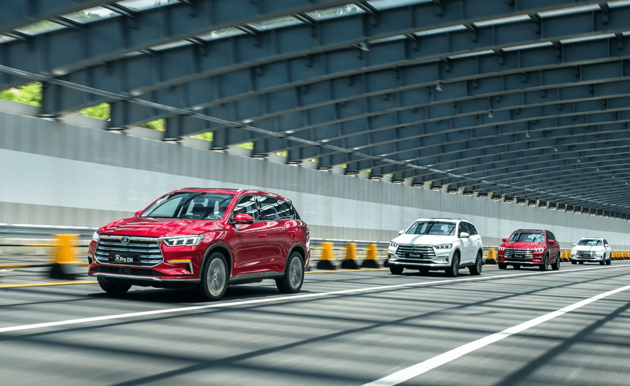 国潮插混SUV之争，宋Pro DM和荣威RX5 ePLUS谁是最佳之选？_搜狐汽车_搜狐网