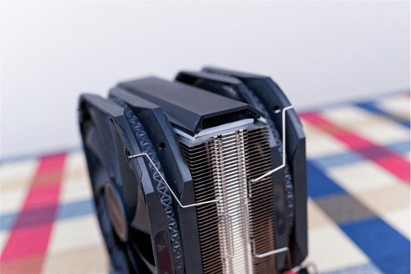 中高端风冷散热的又一匹黑马：九州风神AS500 PLUS_风扇