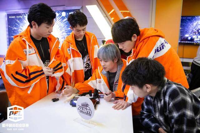 PEL和平精英职业联赛S3总决赛第二日：4AM战队反超ELG登顶积分榜-搜狐大视野-搜狐新闻
