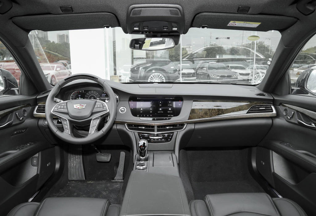 年少有为买30多万豪车，凯迪拉克CT6与红旗H9，该怎么选？-搜狐大视野-搜狐新闻