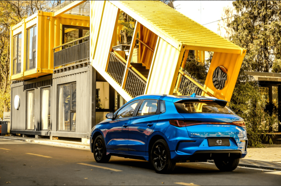 比亚迪e2升级版对比吉利帝豪GSe，谁才是岁末购车潮的最佳选择？_搜狐汽车_搜狐网