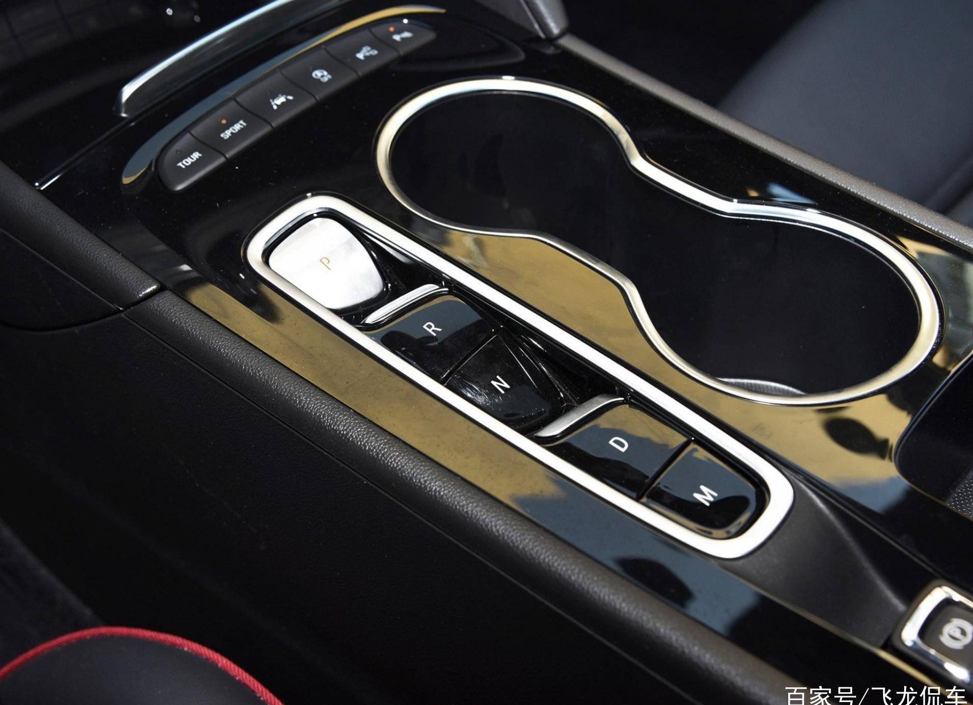 又一运动中型车，车长超4米9，2.0T爆出261匹马力，7.2s破百_搜狐汽车_搜狐网