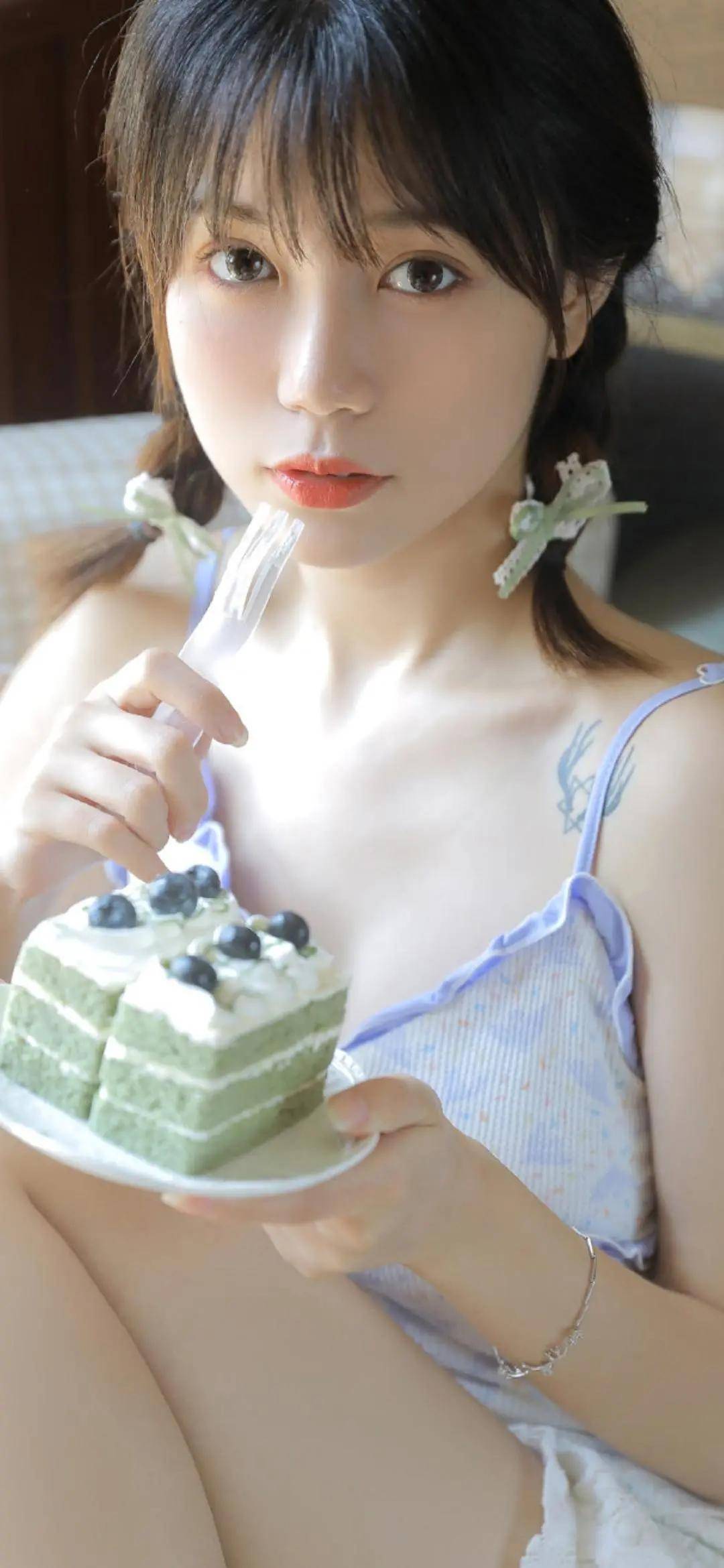 【被窝段子20210108】活着不一定要鲜艳，但一定要有自己的颜色-搜狐大视野-搜狐新闻