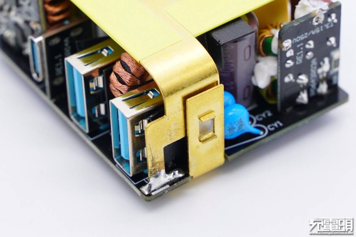 公牛65W 2A1C氮化镓充电器拆解，采用智融SW3510降压协议芯片-搜狐大视野-搜狐新闻