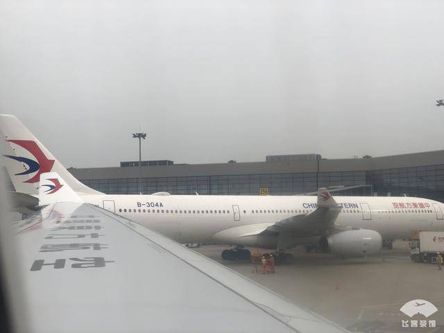 拔草东航A330经济舱！听说座椅舒适度“打败了全国99.9%的飞机”_休息室