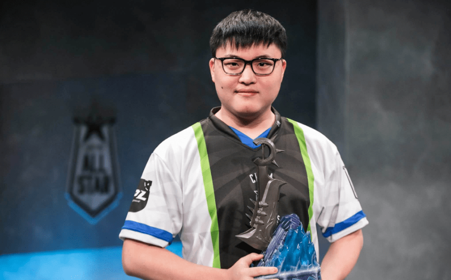 Doinb韩服偶遇Uzi，小狗EZ五杀，金咕咕直言有他排位早1000分_Gimgoon