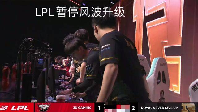 LPL暂停风波升级 RNG经理硬刚官方MLXG说出粉丝心声 Zoom再惹众怒_回应