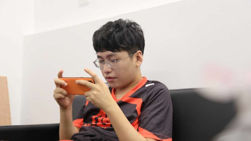 AGY迎来KGL“生死局”，获胜有望夺冠，月光预测：决赛AG对阵MTG_常规赛