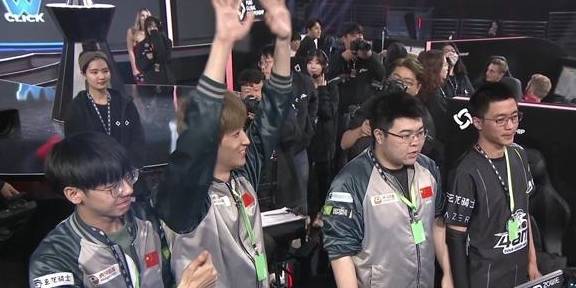 绝地求生PGC：4AM永远独狼吃鸡一战封神，韦神队内语音：相信你_比赛