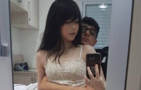 LOL最美女辅助火了，生活照被曝光，LPL男玩家们沸腾了_Mayumi