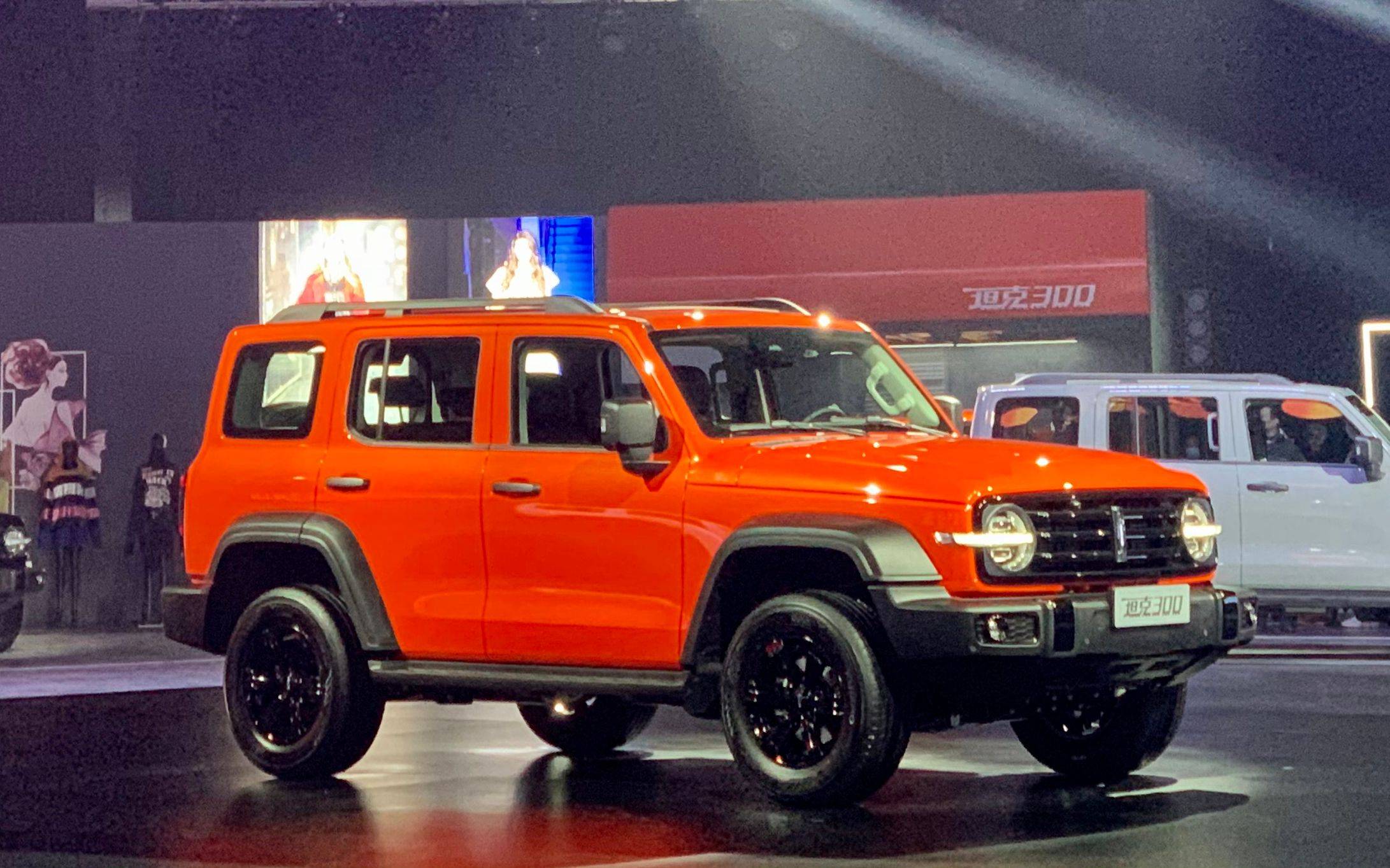 WEY品牌首款硬派SUV坦克300上市，17.58万元起售_搜狐汽车_搜狐网