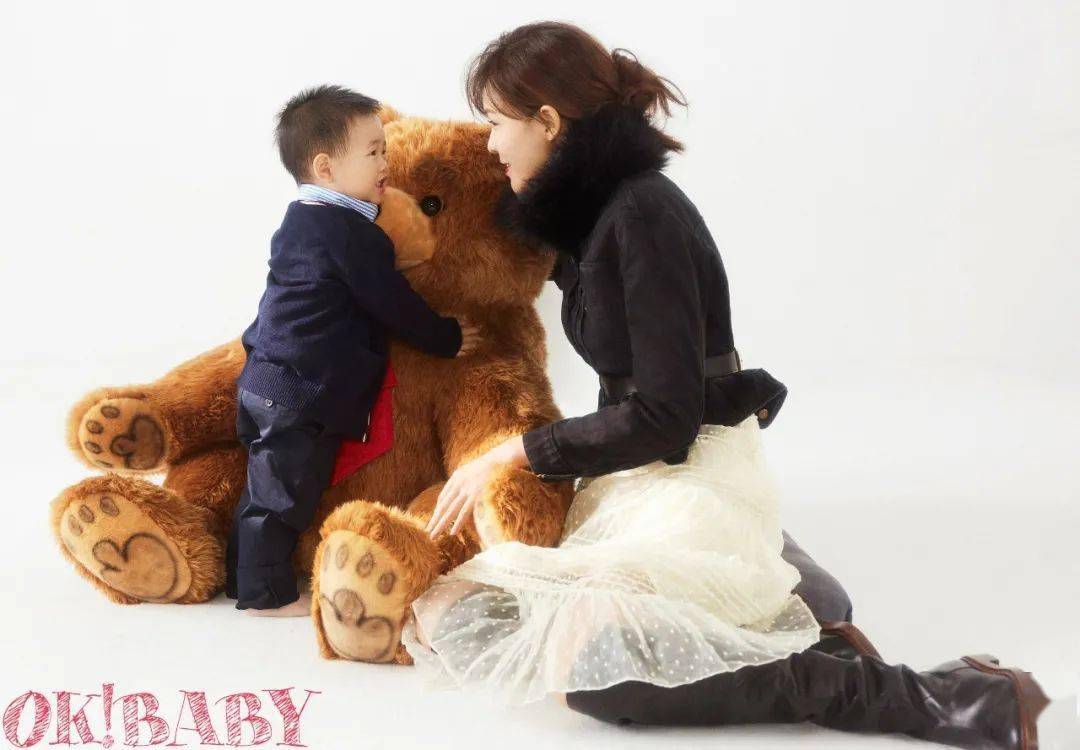 李艾 顺其自然， 陪伴灯泡儿开心成长 | OK!Baby封面故事-搜狐大视野-搜狐新闻