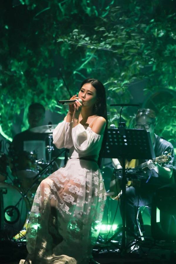 袁娅维超现场演出为爱而歌 850万乐迷同时在线见证_Tia