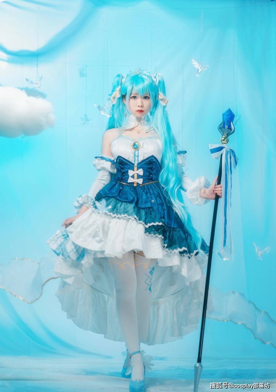 cos：V家公式服，雪初音_vv