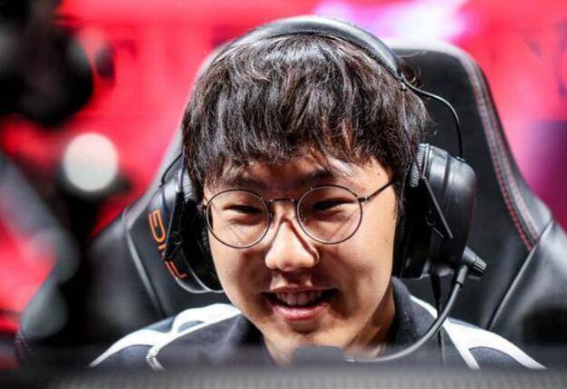 Imp疑似查出绝症，直播哭了2小时，平时太挥霍没钱治疗_imp