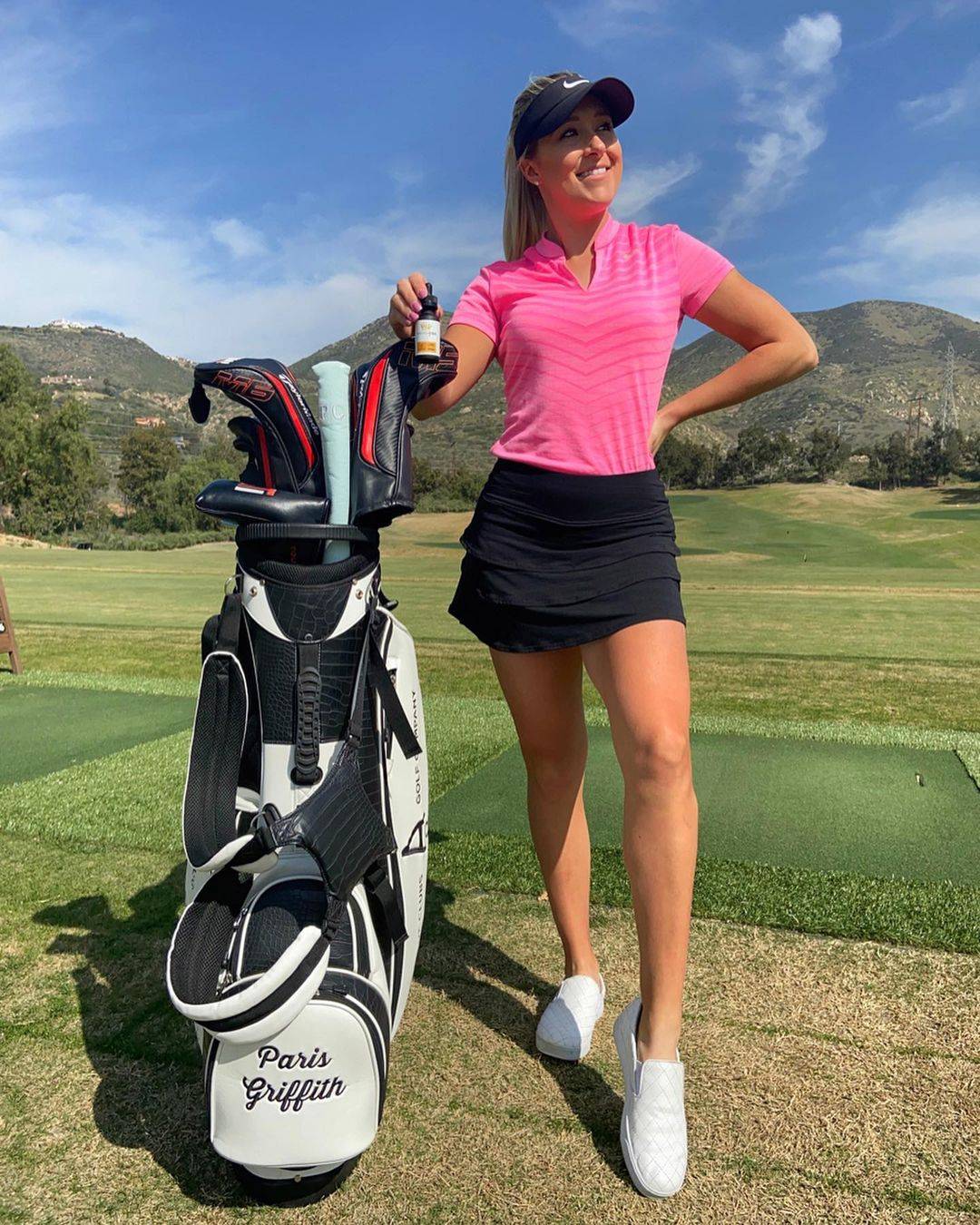 组图：美国网红美女爱打高尔夫 已转型成职业球员-搜狐大视野-搜狐新闻