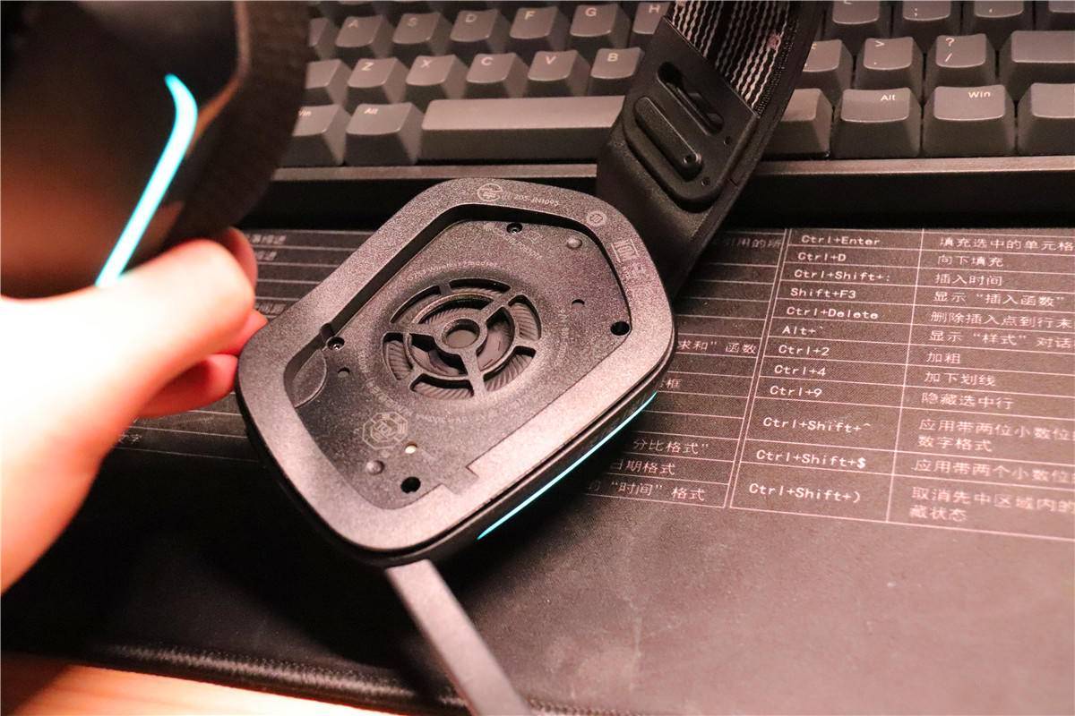 罗技G733无线游戏耳机开箱，有点颜色哦！_产品