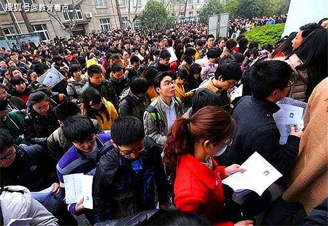 4个好就业高薪专业,每年却很少人选择,网友:不但冷门还需胆量毕业生