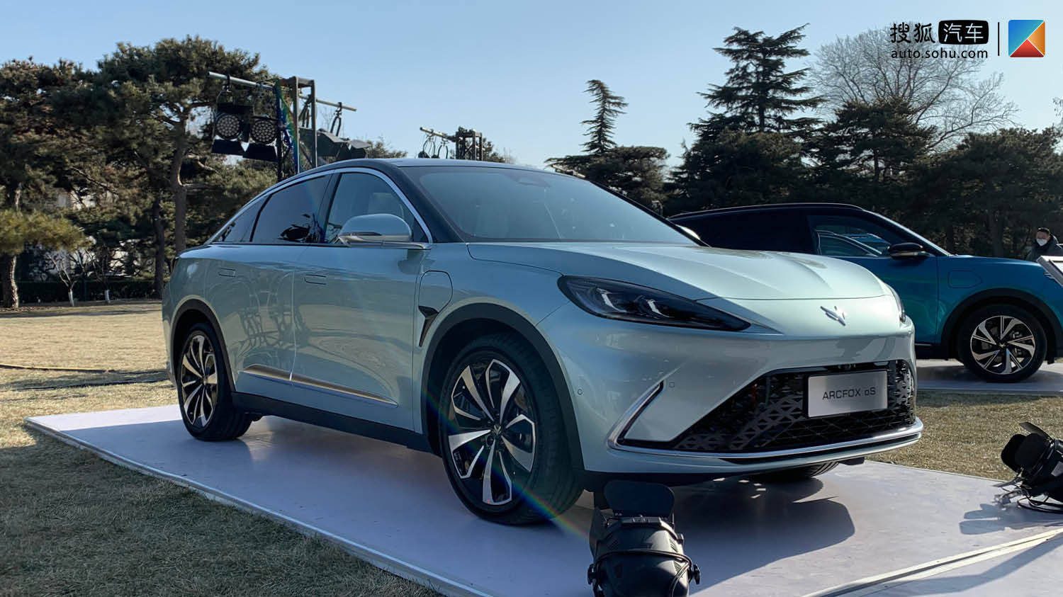 最高续航708km ARCFOX αS正式亮相_搜狐汽车_搜狐网