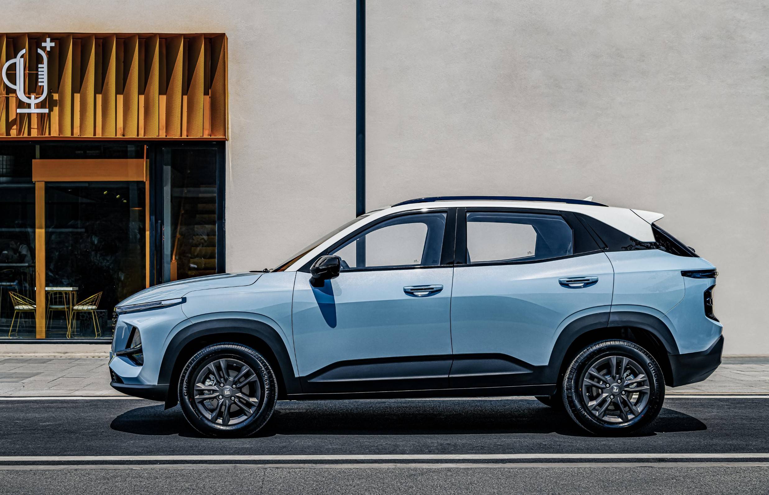 小型SUV怎么选？新宝骏RS-3和长安CS35PLUS随便选_搜狐汽车_搜狐网