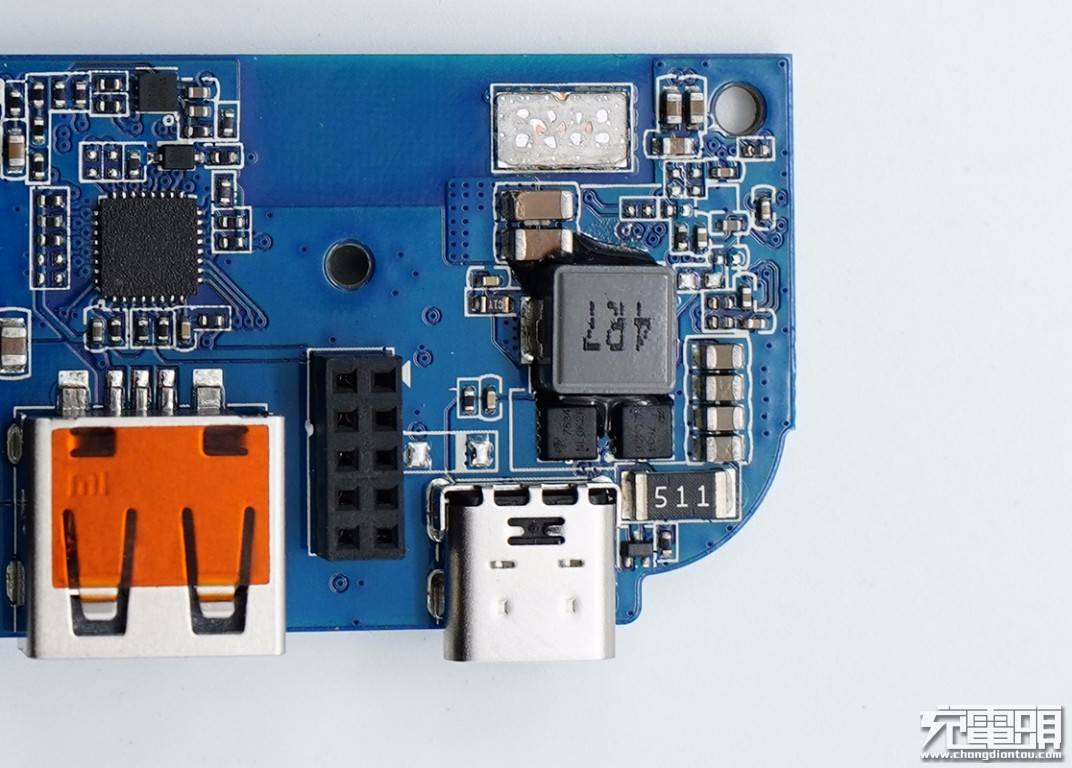 紫米20号快充移动电源拆解，内置三颗南芯SC8815升降压转换器_充电