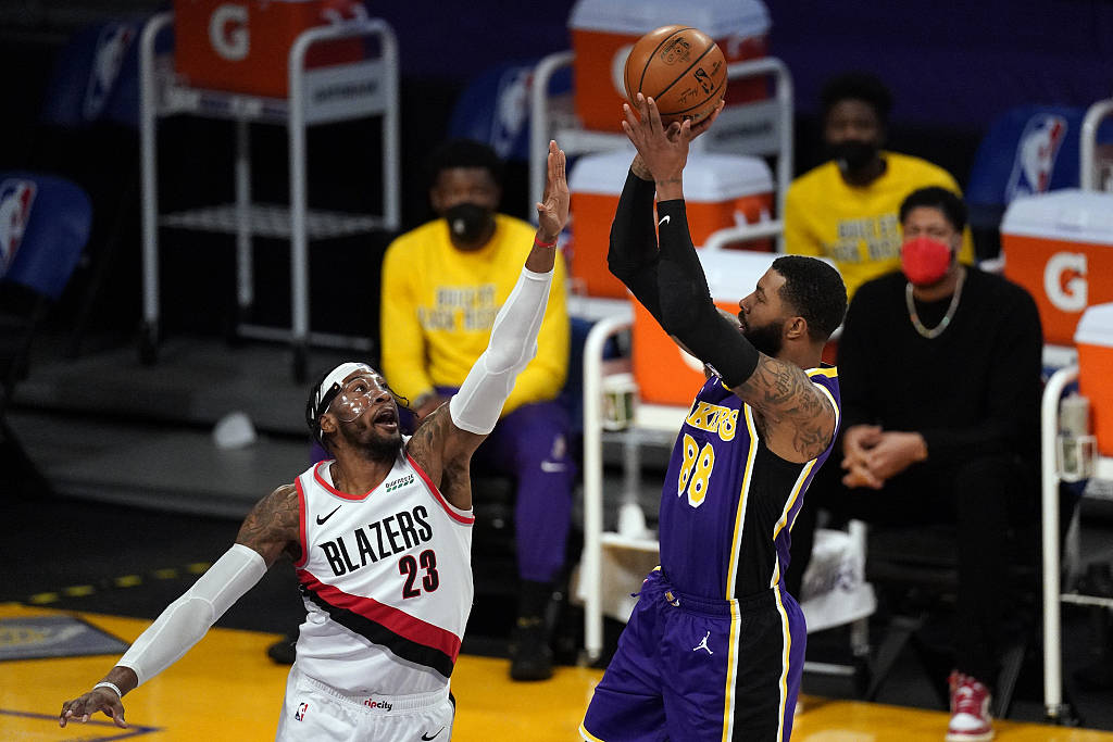 詹姆斯28分11板，湖人102-93开拓者，结束NBA4连败-搜狐大视野-搜狐新闻