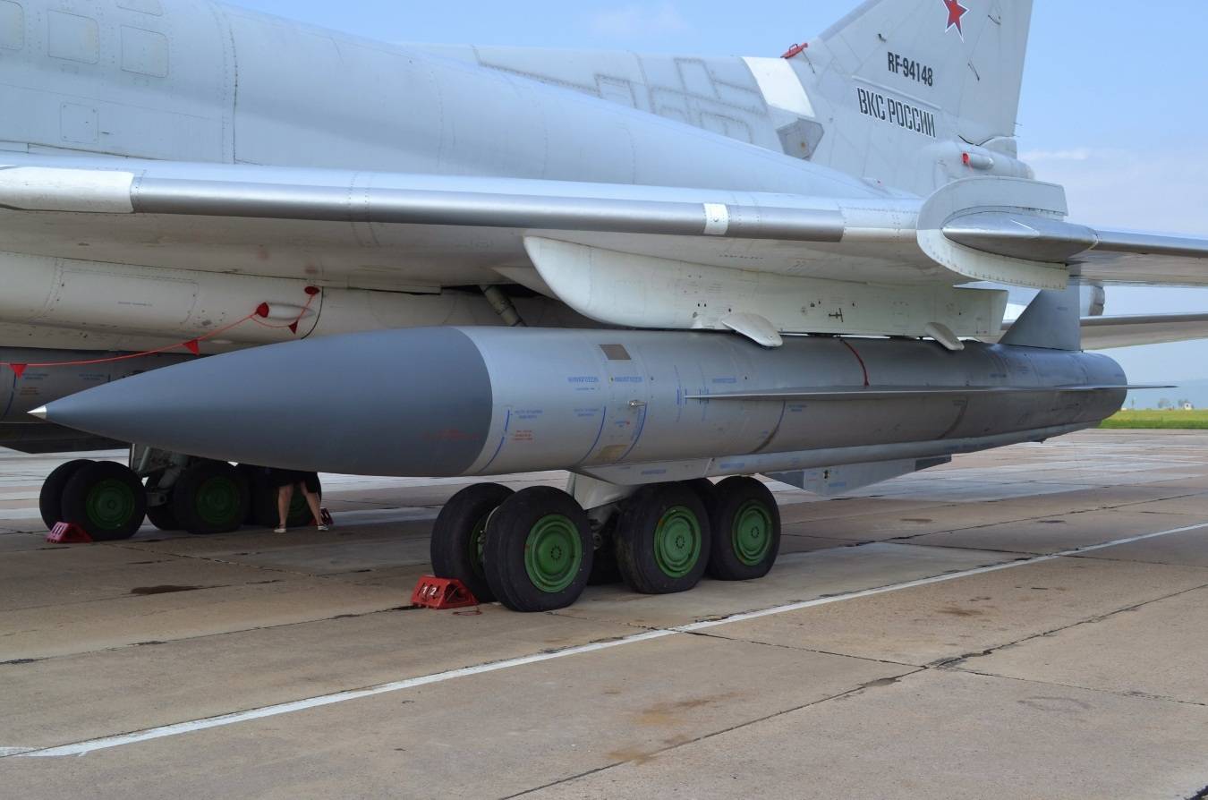 大国尖端重器，战略轰炸机的长空利剑，X-22不愧是性能强大的空地导弹_弹体