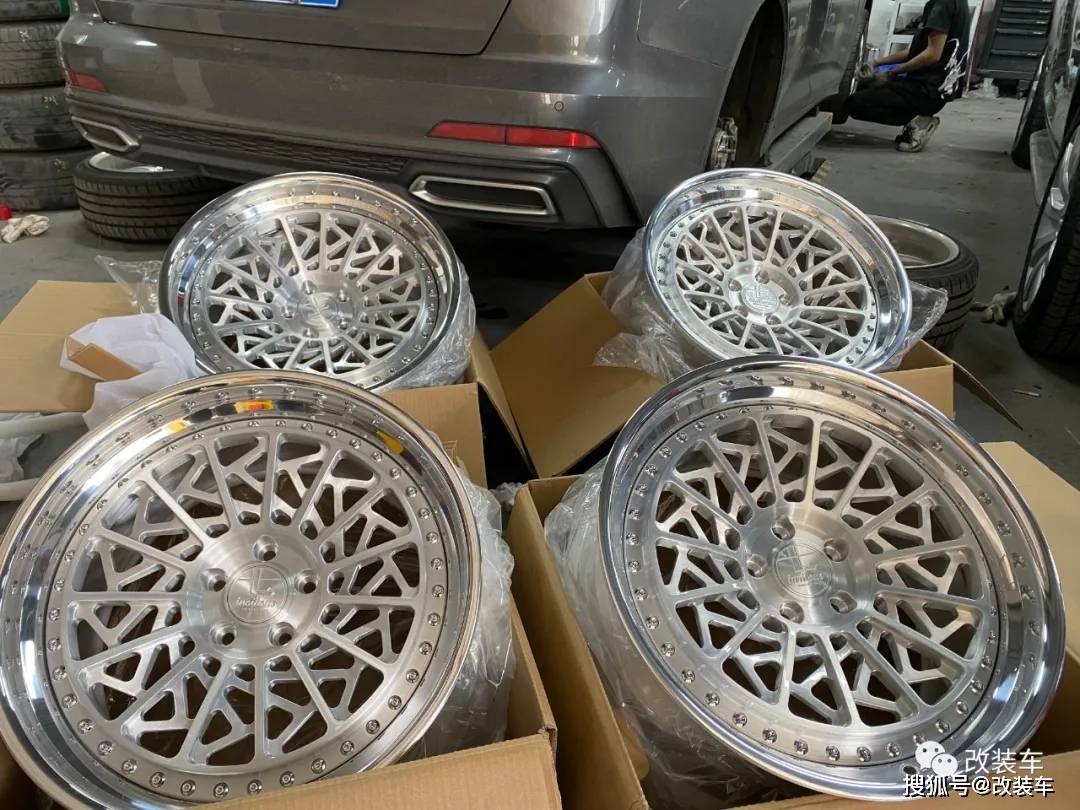 低趴奥迪A6L更方便萌娃上车，两岁小孩都说爱了爱了_搜狐汽车_搜狐网