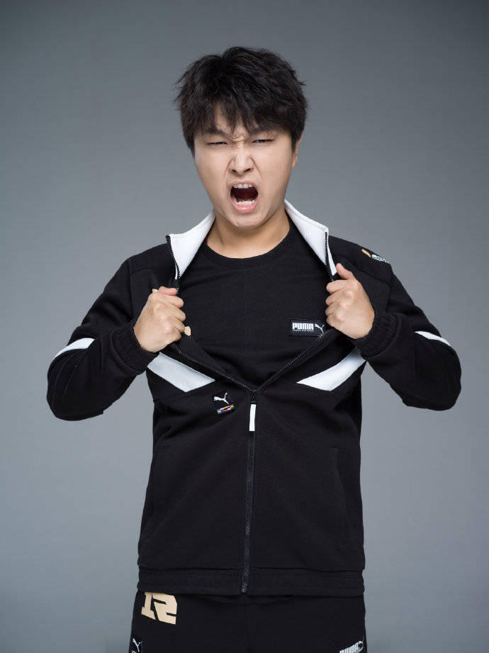 2021年王者荣耀春季赛 RNG.M定妆照-搜狐大视野-搜狐新闻