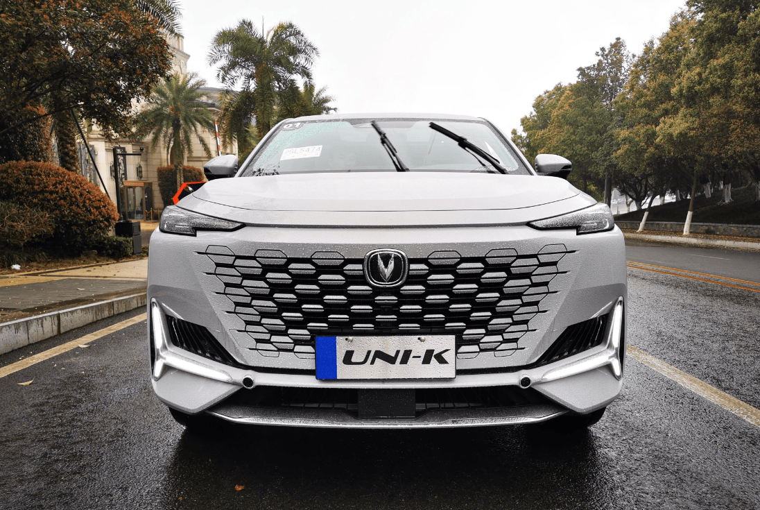 16万级SUV市场风云再起！WEY VV6、UNI-K硬核对比_搜狐汽车_搜狐网