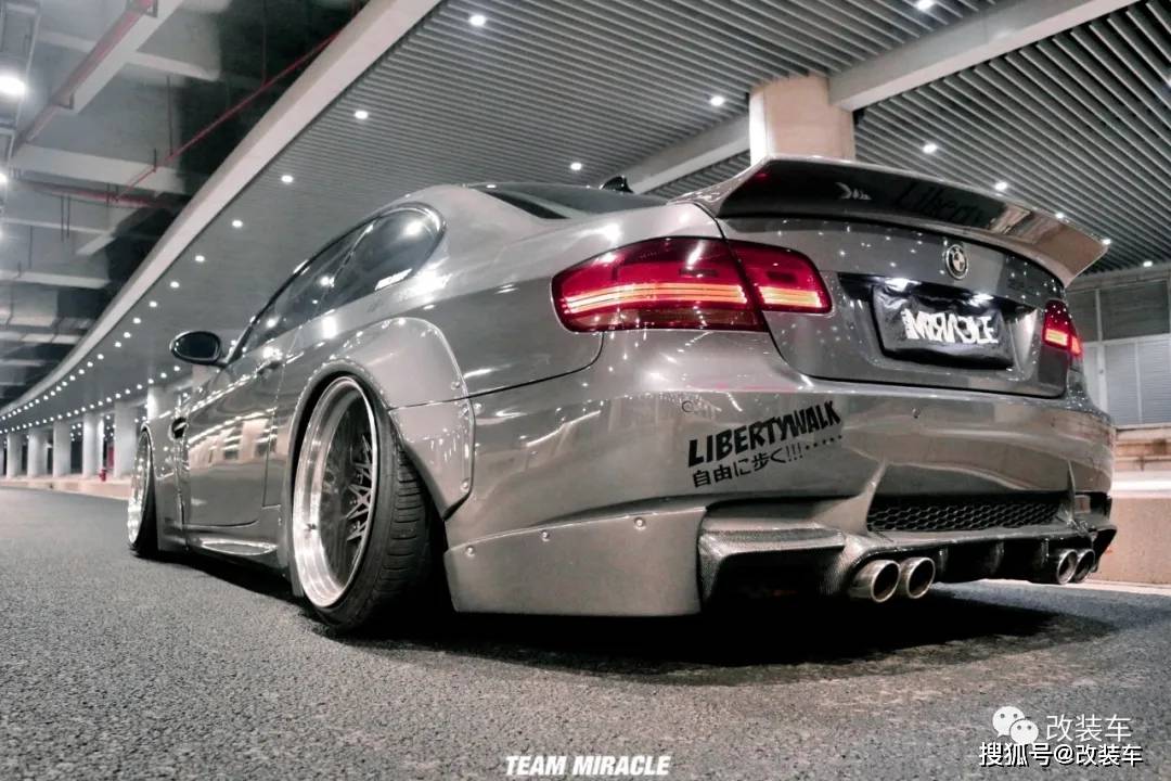 开着LB宽体的宝马E92去保时捷4S店上班，是种什么体验？_搜狐汽车_搜狐网