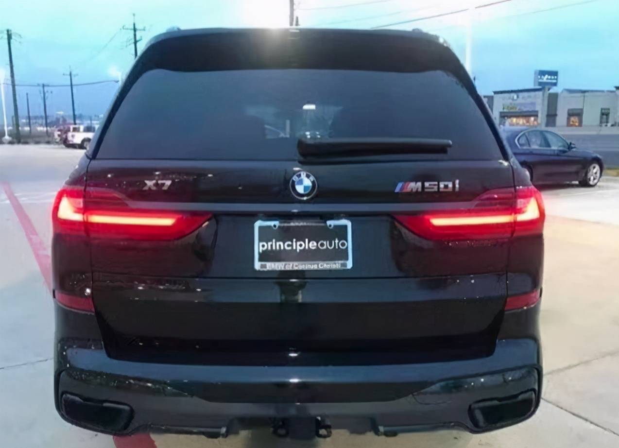 六座版宝马X7亮相，4.4T引擎+8AT，新造型比奔驰GLS还帅气！_搜狐汽车_搜狐网