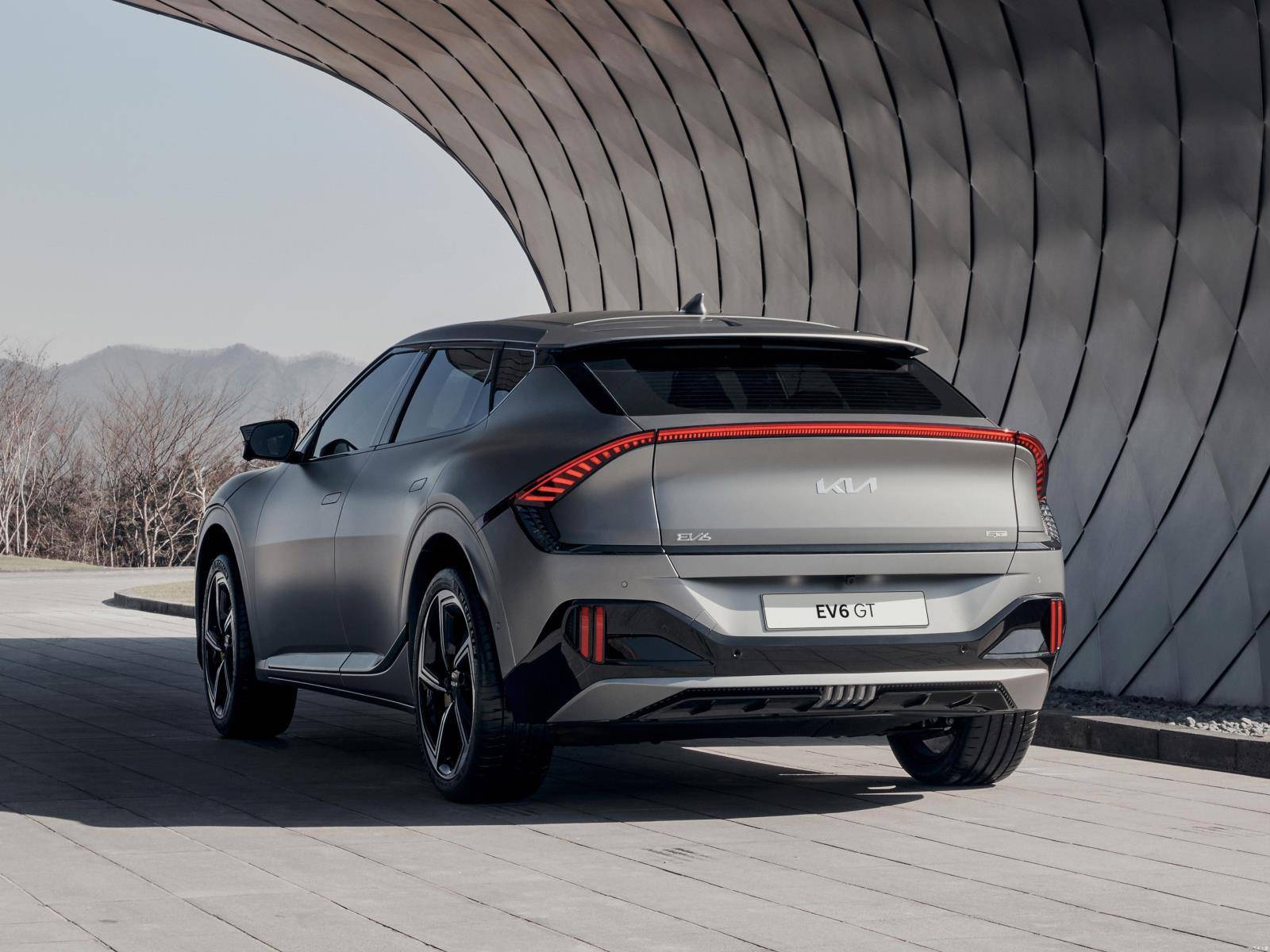 起亚EV6家族正式亮相 最高续航600km，破百仅需3.5秒_搜狐汽车_搜狐网