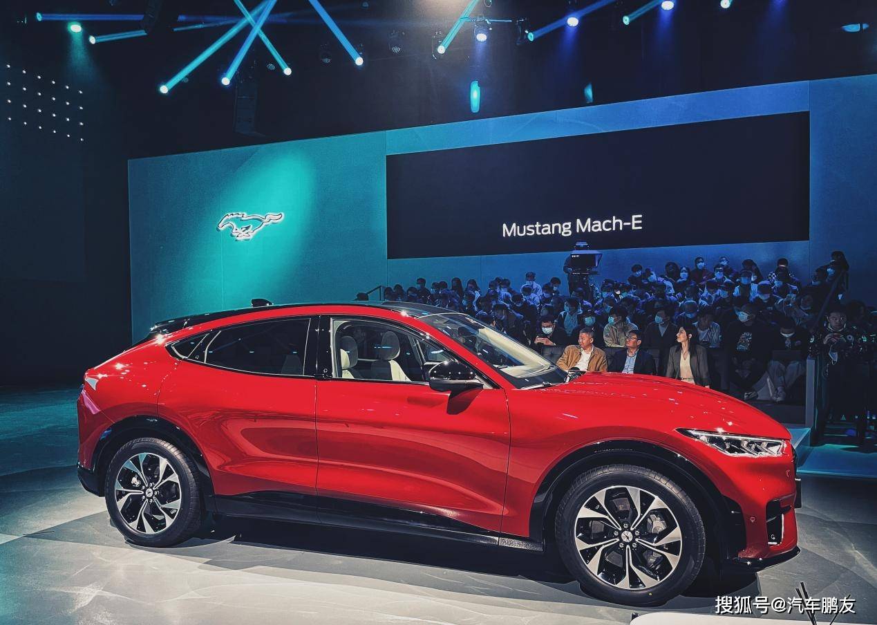 Mach-E首现，一路火花带闪电_搜狐汽车_搜狐网