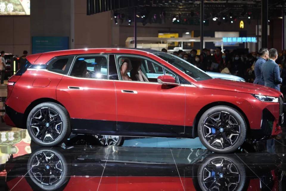 实拍BMW iX：可能是最便宜、但也最有野心的宝马旗舰｜上海车展_搜狐汽车_搜狐网