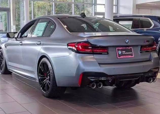 4.4T引擎+8AT，熏黑套件+12寸大屏，全新宝马M5进店，真霸气_搜狐汽车_搜狐网