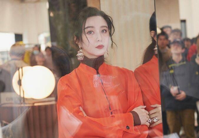 范冰冰身穿中式套装，再次力挺国货品牌，欲将中国风推向时尚主流_国际