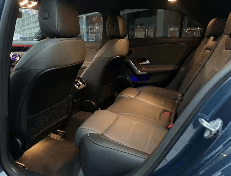 探店奔驰A35L，4.9S破百，内饰豪华夸张，但价格你能接受吗？_搜狐汽车_搜狐网