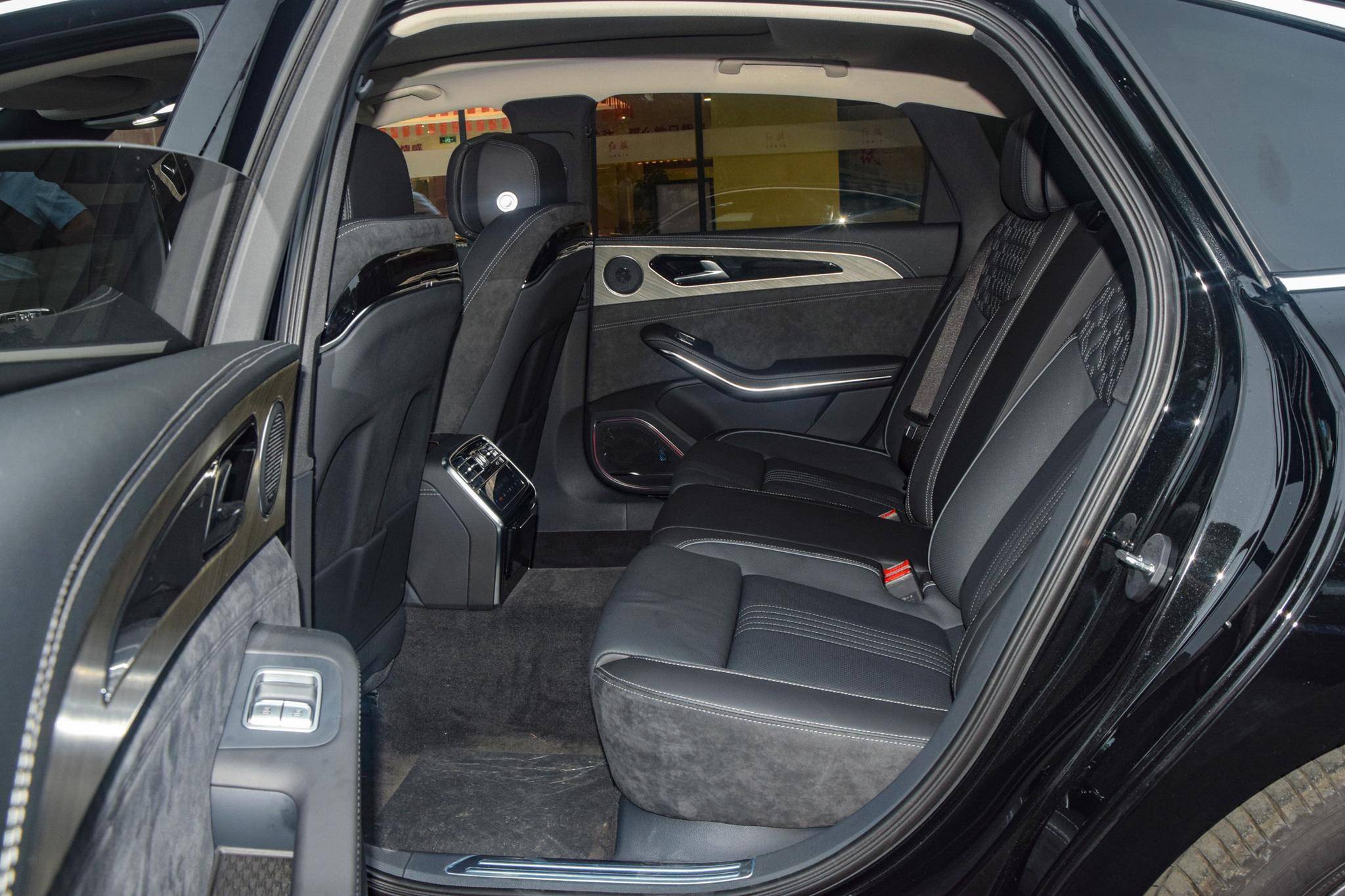 红旗H9对比凯迪拉克CT6，国货之光和性价比之王，谁能更胜一筹？_搜狐汽车_搜狐网