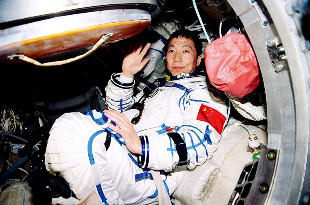 载人航天：从“曙光”到“天宫”_中国