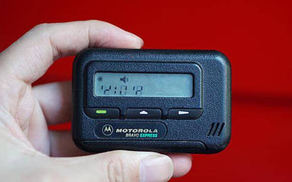 还记得八九十年代流行的的BB机吗？一代人的回忆，终落下帷幕_bb