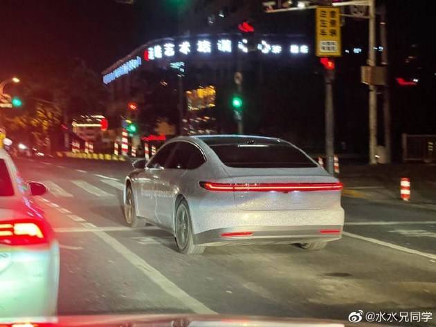 首款纯电轿车/明年一季度交付 蔚来ET7路试谍照曝光_搜狐汽车_搜狐网
