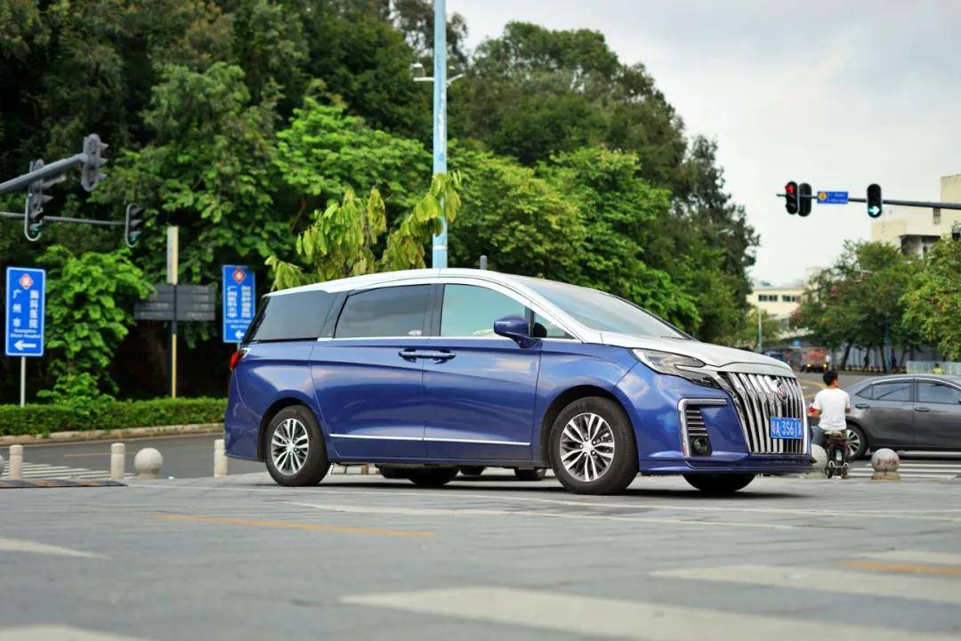 别克·GL8653T2020款搭配六片装奥克福铂金电镀雨挡_搜狐汽车_搜狐网