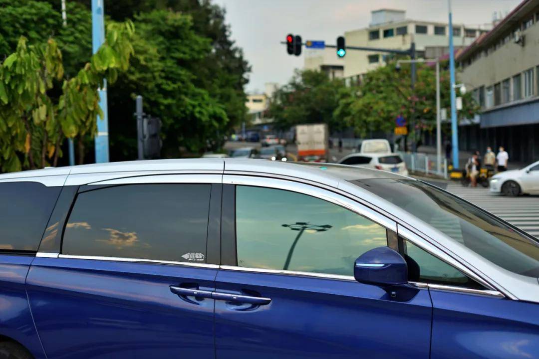 别克·GL8653T2020款搭配六片装奥克福铂金电镀雨挡_搜狐汽车_搜狐网